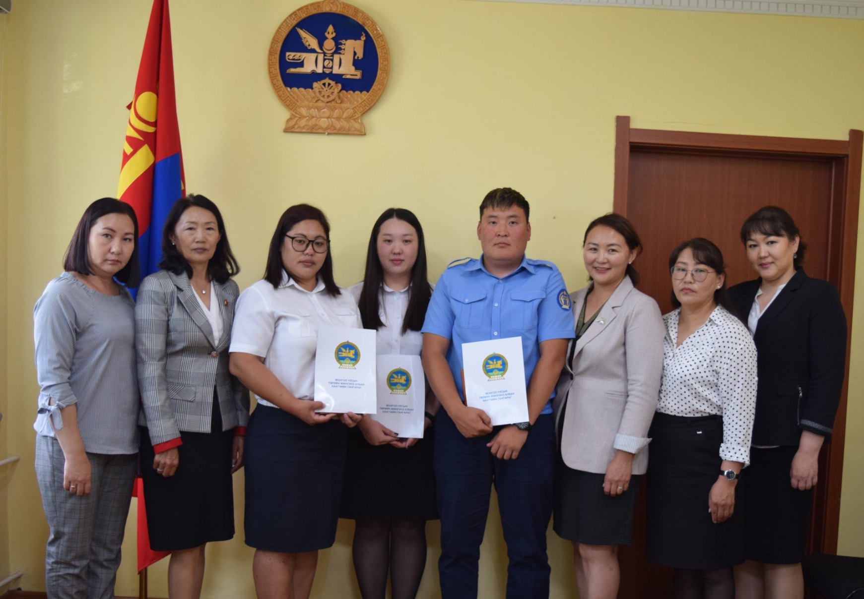 Шүүхийн захиргааны албан хаагчид тангараг өргөлөө Булган аймаг дахь Шүүхийн тамгын газар
