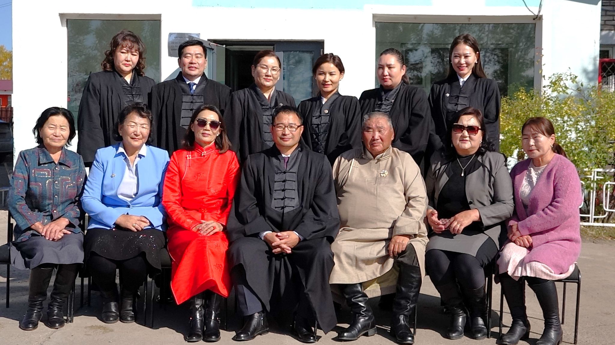 Ахмадуудаа хүлээн авч хүндэтгэл үзүүллээ – Булган аймаг дахь Шүүхийн ...